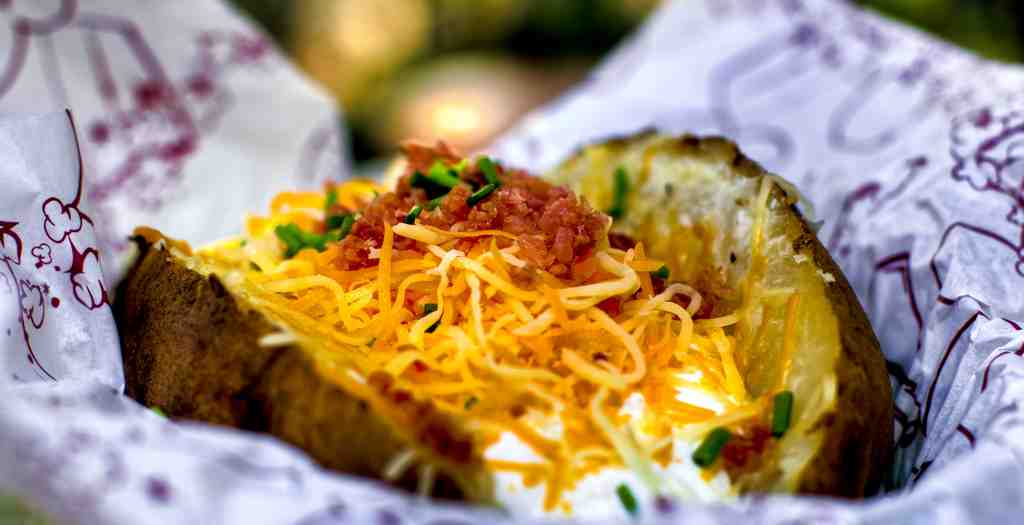 10 Toppings For Baked Potatoes | ILoveCooking