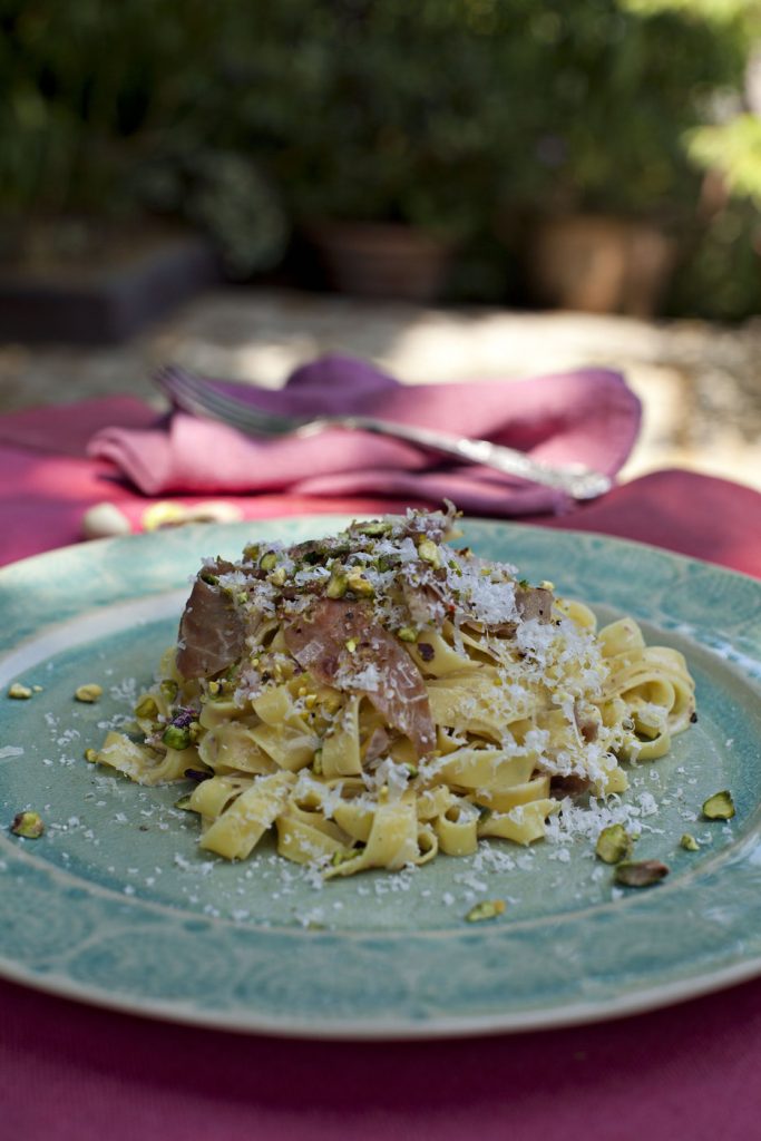 Tagliatelle with Parma Ham and Pistachios | ILoveCooking