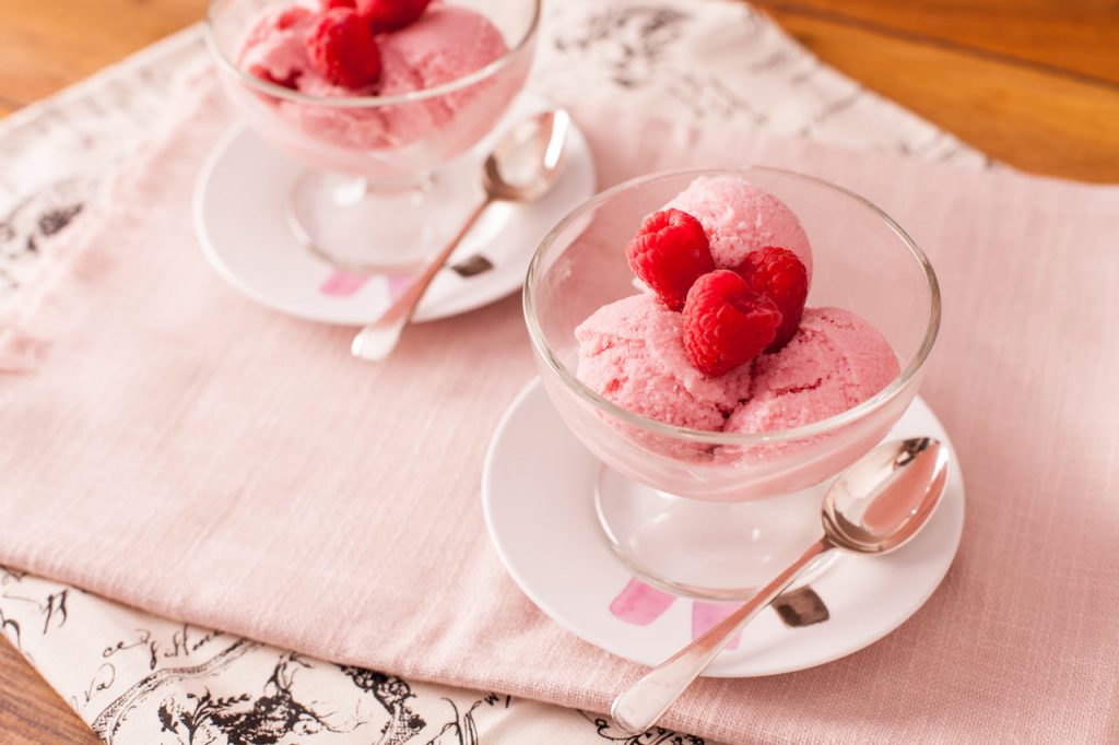 Raspberry Frozen Yogurt | ILoveCooking