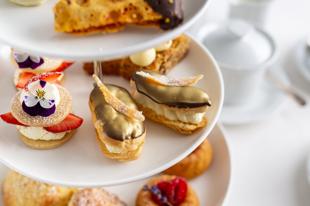 Chocolate & Candied Orange Eclairs | ILoveCooking